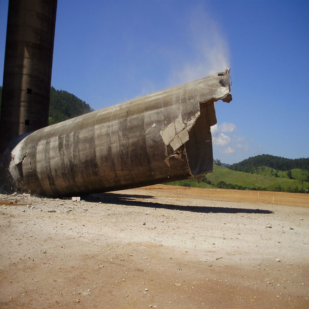 IMPLOSÃO DE SILOS – Desmontec